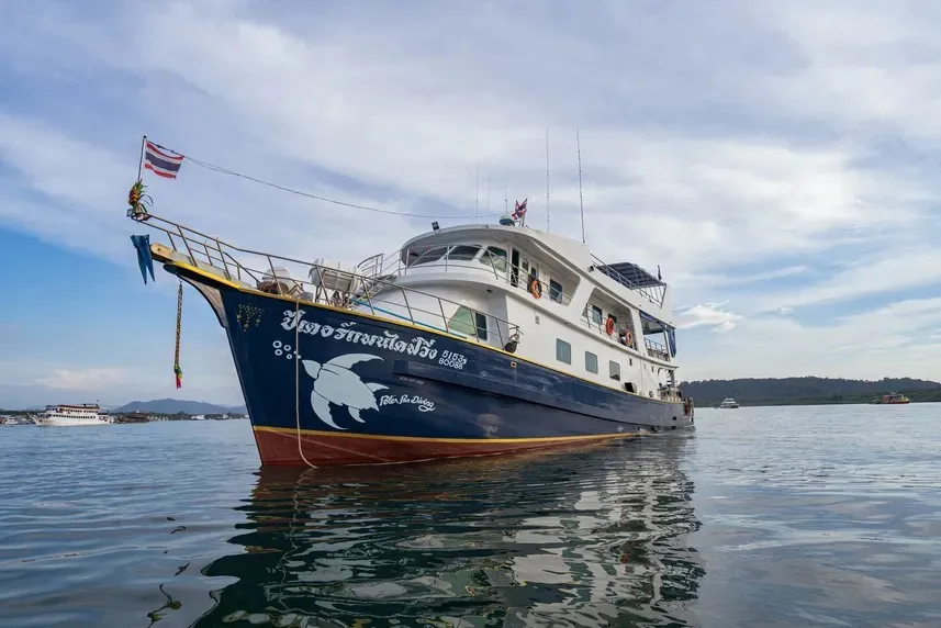 Peterpan Liveaboard Thailand | Book now - Giant Stride
